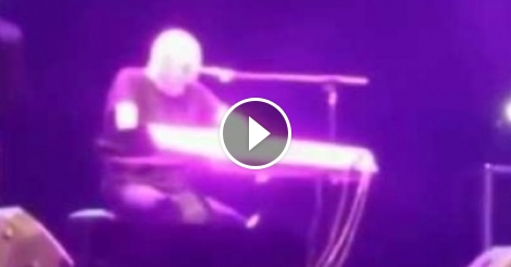 Italian Singer Giuseppe Mango Dies On Stage | Klipland.com