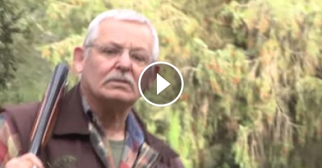 Remi Gaillard Makes Hunter Scared with his Epic Hunting Prank ...