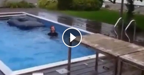 Guy Fails Jumping Into A Pool | Klipland.com