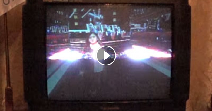This Is How Old CRT TV Screen Looks Like In Super Slow Motion ...