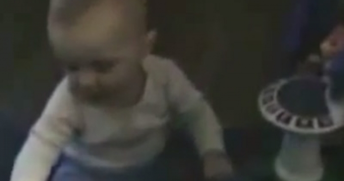 Baby Scared By His Own Fart | Klipland.com