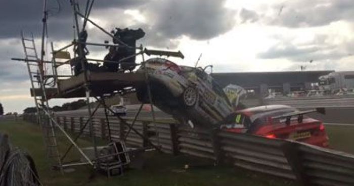 BTCC Start Line Crash Takes Out Cameraman At Snetterton Race Circuit ...