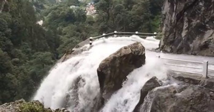 Driving Through A Waterfall In Nepal Is The Most Scary Thing | Klipland.com