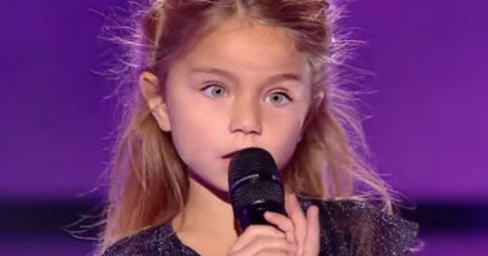 Little Girl Steps On The Voice Kids Stage In France, Steals Everyone's ...