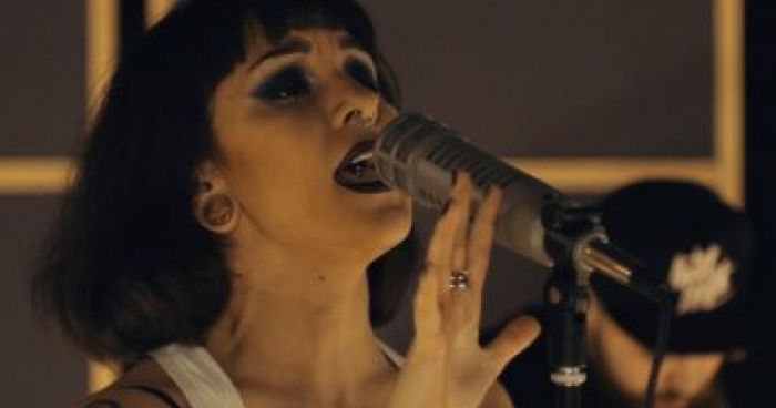 Singer Does An Unexpected Vocal Switch, Shocks Everyone With Her ...