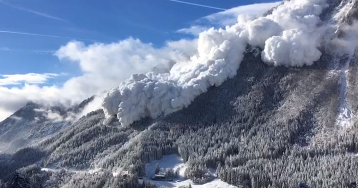 Huge Avalanche Captured In Switzerland, Footage Will Take Your Breath ...