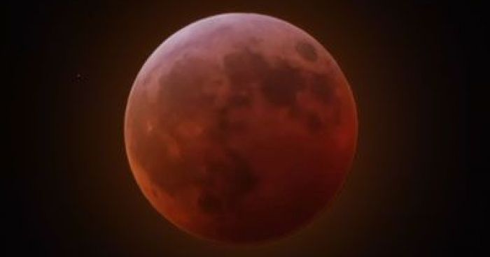 This Is How Super Blood Moon Looked Like During Total Lunar Eclipse ...