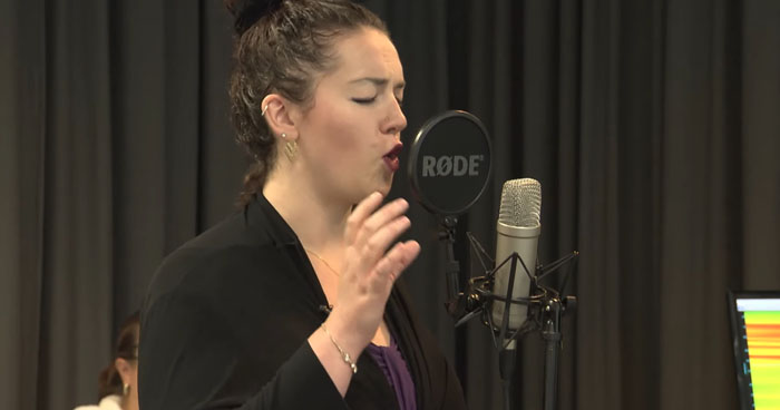 Female Singer Sets New Guinness World Record For Lowest Vocal Note Sung ...