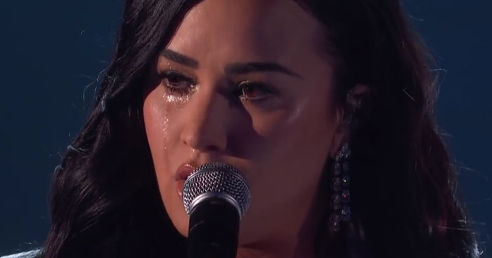Demi Lovato Sings "Anyone" Song In Tears On Grammys 2020 | Klipland.com