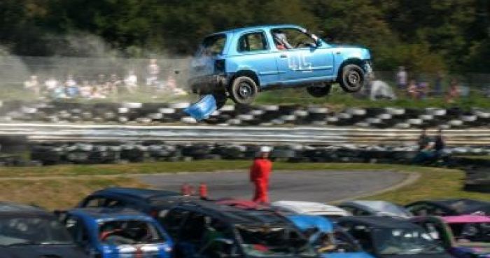 Cars Jumping Over Ramp Is Satisfying To Watch | Klipland.com