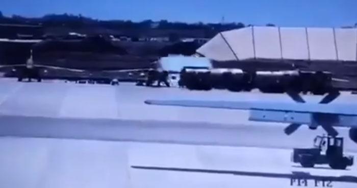 Su-25 Fighter Fires Missile While Refueling In Chad Airport | Klipland.com