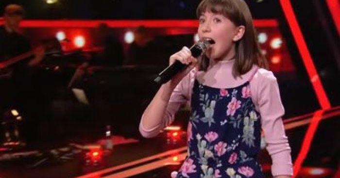 Little Girl Sings Frank Sinatra's Hit, Impresses The Voice Kids Judges ...