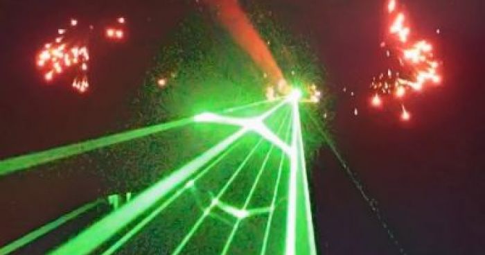 Plane Shooting Lasers At The Crowd | Klipland.com