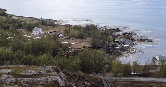 Huge Mudslide Dragging Several Houses Into The Sea In Alta, Norway ...