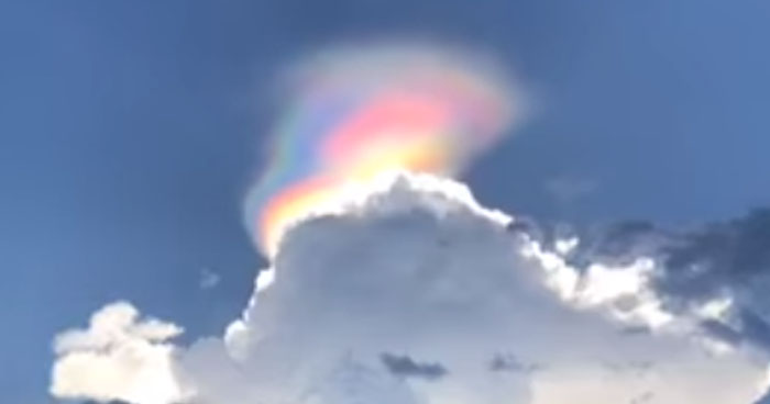 Rare Fire Rainbow Captured Over Singapore | Klipland.com