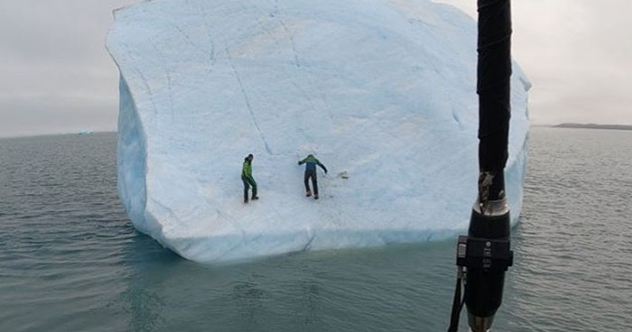 Two Guys Climb An Iceberg, Then It Overturns Into The Sea | Klipland.com