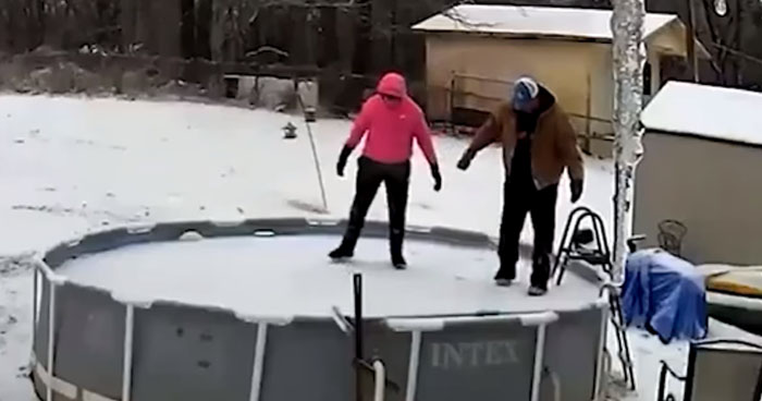 People Standing On Thin Ice In Alabama Swimming Pool | Klipland.com