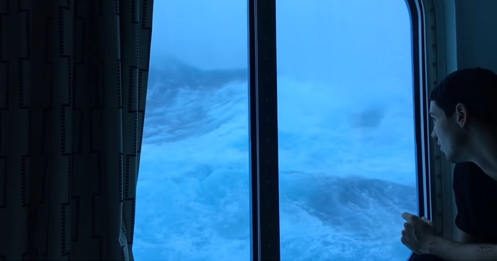 Crazy View From Cruiser While Sailing Through Huge Waves | Klipland.com