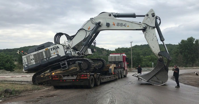 Transporting The 125 Tones Excavator On A Truck | Klipland.com