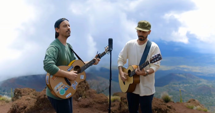 2 Brothers Sing Chilling Duet Of 'Tears In Heaven' | Klipland.com