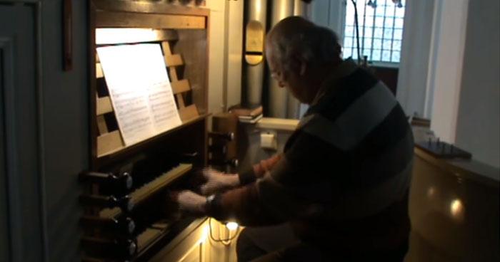 Old Man Performs Gigi d'Agostino Hit On Church Organ | Klipland.com