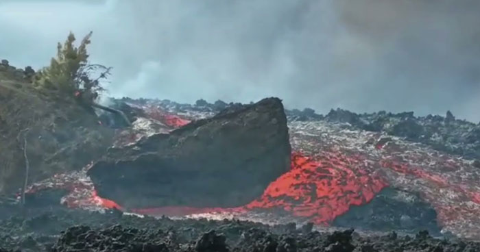 Floating Boulders Demonstrate The Incredible Force Of Lava | Klipland.com