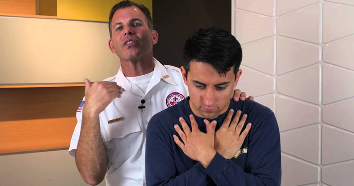 The Proper Way To Perform The Heimlich Procedure | Klipland.com