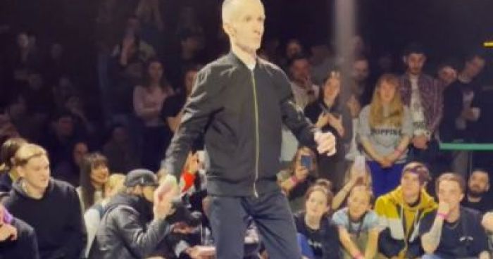 Amazing Robot Dance Battle Klipland