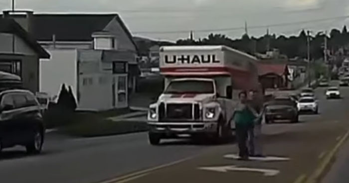 Lady Flipping-Off Car Receives Instant Karma | Klipland.com