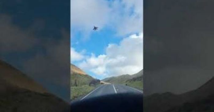 Dashcam Captures Four American Fighter Jets Flying Over Road | Klipland.com