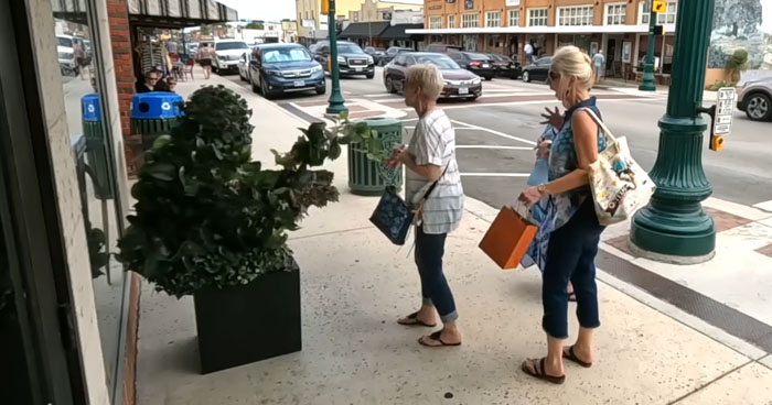 Bushman Pranks Random Walkers On A Sidewalk | Klipland.com