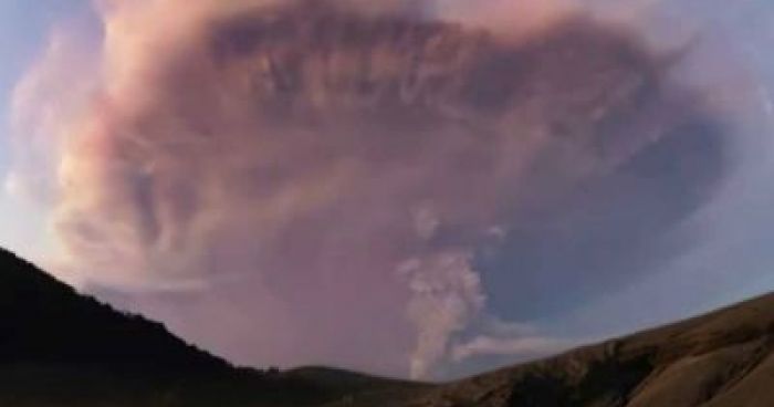 Super-Charged Volcanic Ash Cloud Sparks Dramatic Lightning | Klipland.com