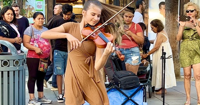 Karolina Protsenko Performs Aerosmith's Song On A Violin | Klipland.com
