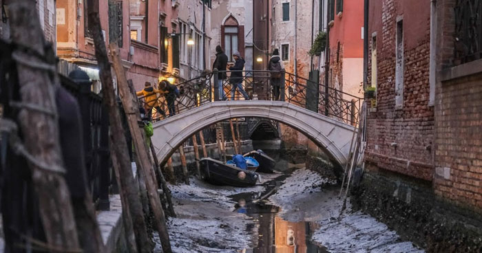 Venice Canals Almost Dry Amid Low Tides And Lack Of Rain | Klipland.com