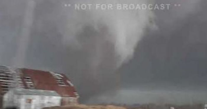 Close-Range Tornado In Hedrick, Iowa | Klipland.com