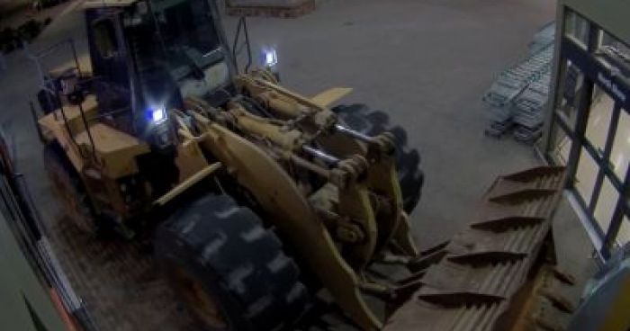 Thief Operating Front End Loader Steals ATM | Klipland.com