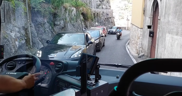 Italian Bus Driver Shows His Driving Skills In Amalfi Coast | Klipland.com