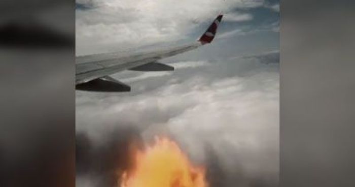 Airplane Engine Explodes Mid-Flight | Klipland.com