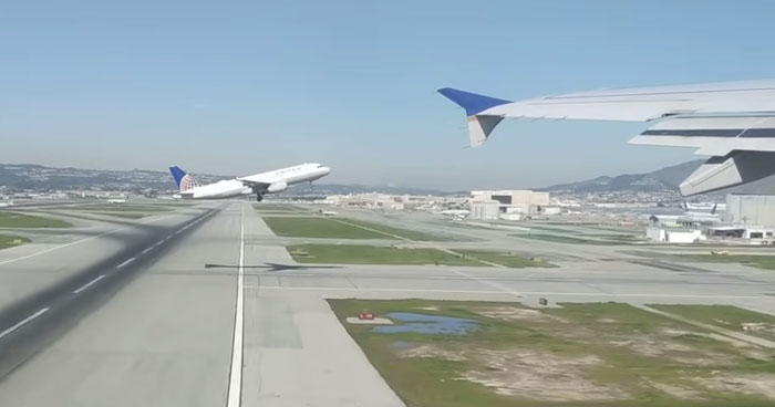 Two Passenger Planes Take-Off At The Same Time | Klipland.com