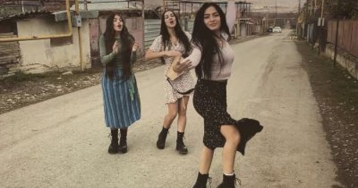 Three Georgian Singers Perform A Traditional Song | Klipland.com