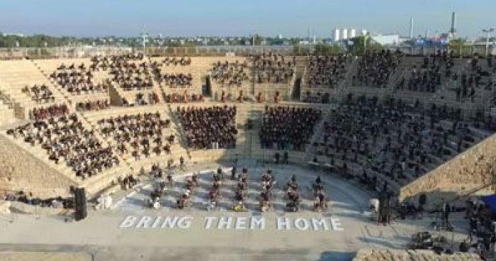1000 Israeli Musicians Sing With One Voice | Klipland.com