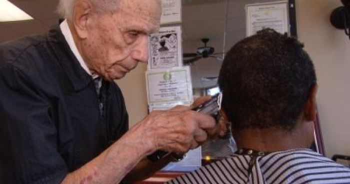 This 107-Year-Old Is The World's Oldest Barber | Klipland.com