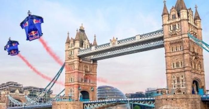Flying Through London's Tower Bridge | Klipland.com