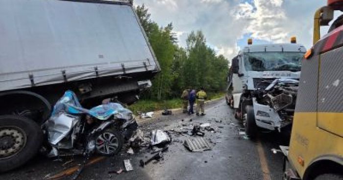 Tow Truck At Work After Serious Traffic Accident In Russia | Klipland.com