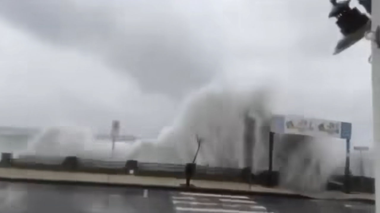 Dramatic Footage from Sicily: Storm Harry Floods Coastal Towns ...