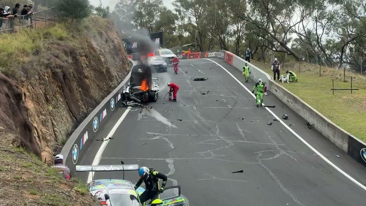 Fiery crash halts Bathurst 12 Hour after blind-corner impact | Klipland.com